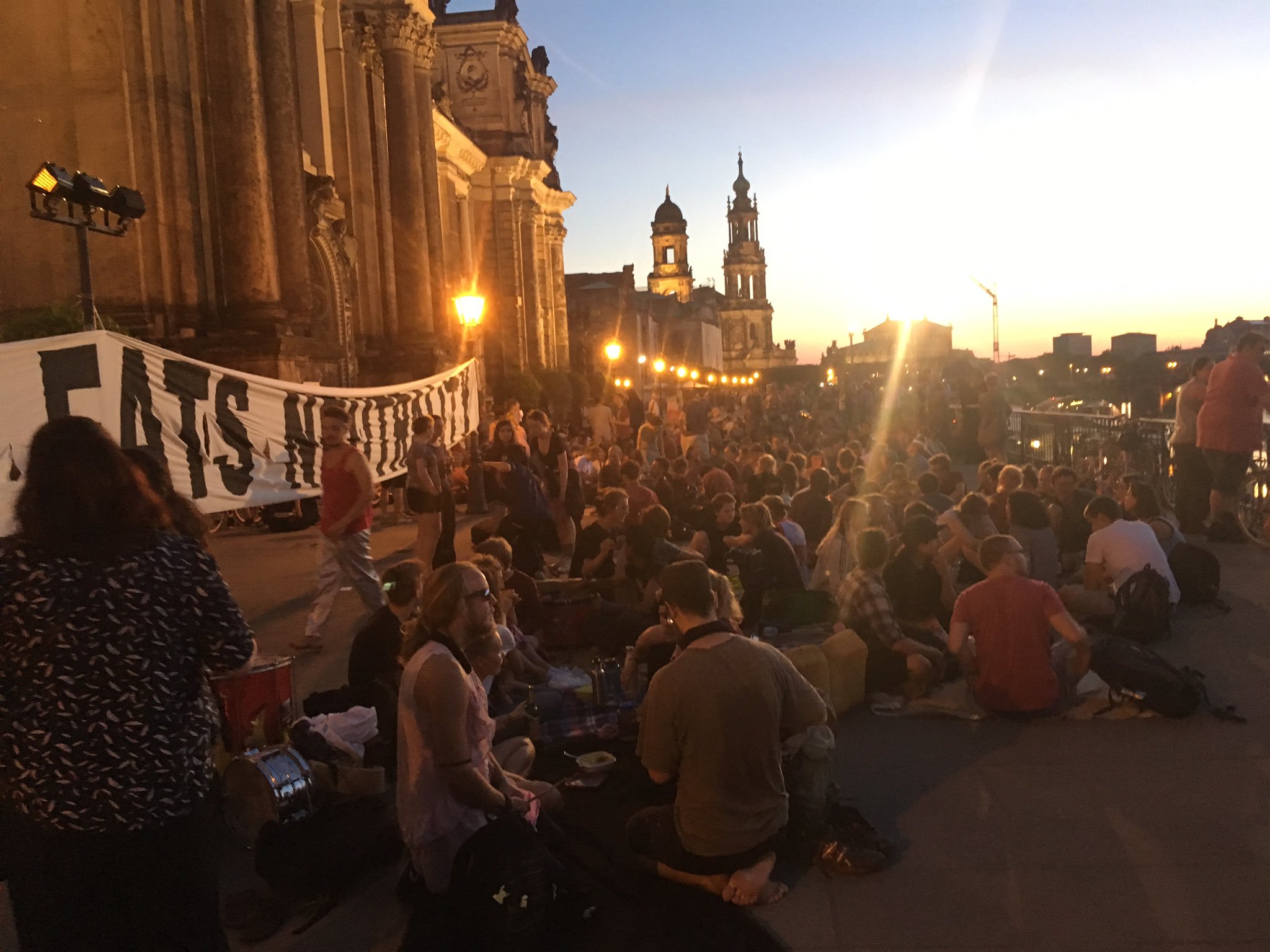 Polizeieinsatz bei friedlicher Protestaktion in der Dresdner Altstadt